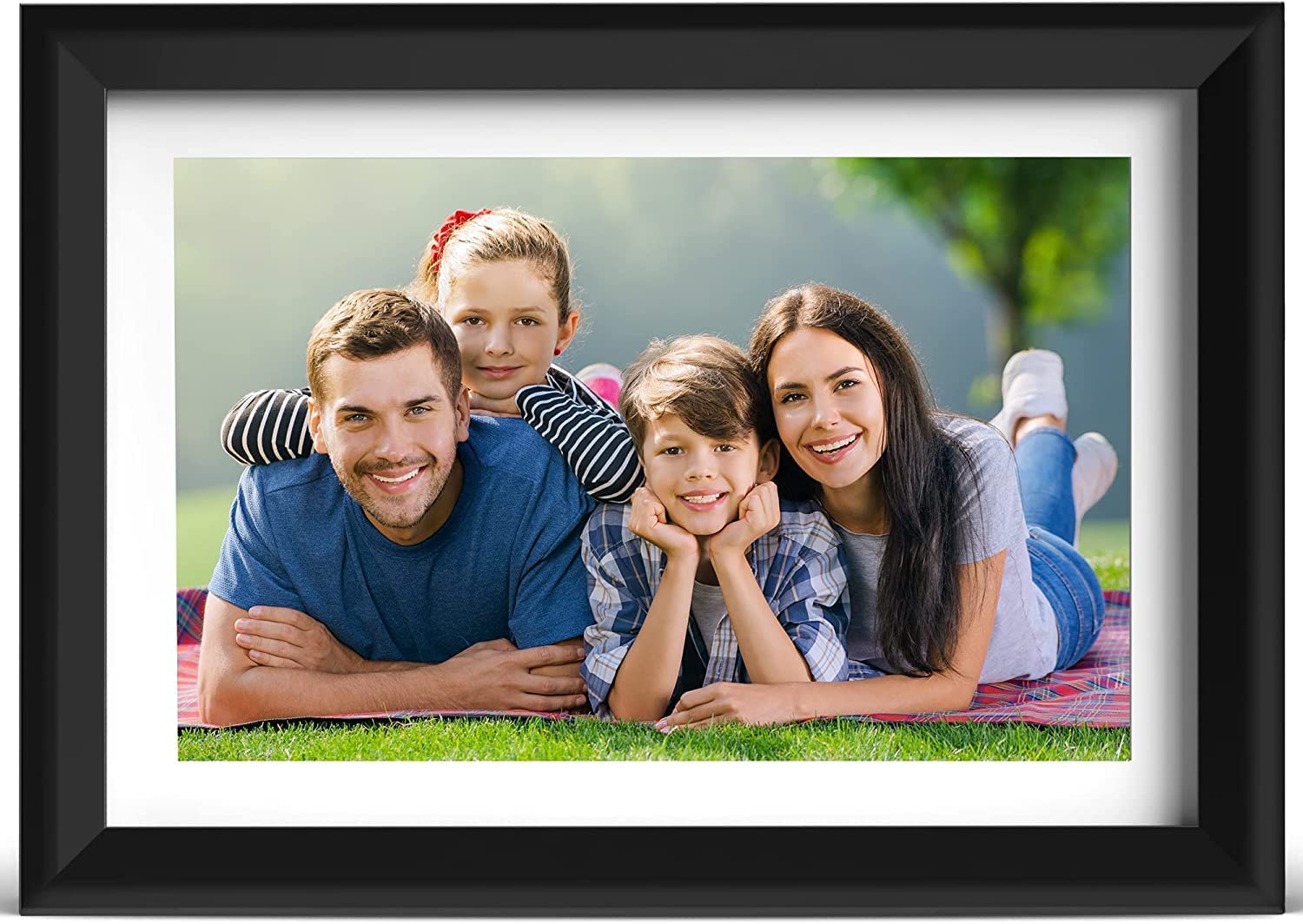 Choosing the Perfect Custom Frame for Your Family Photographs